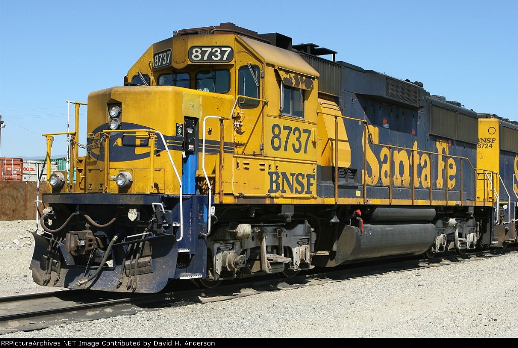 BNSF 8737
